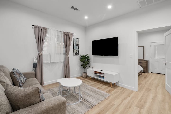 Cozy Retreat Near Universal Studios - King Bed 101 - バーバンク, CA