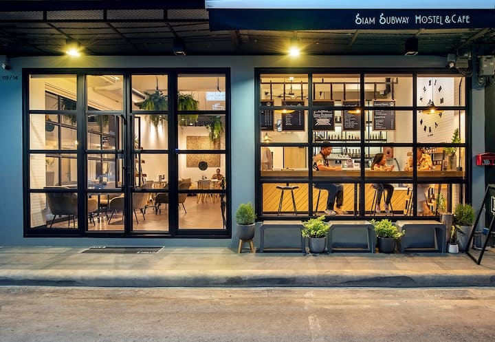 Cozy Queen -Shared Baths-no View - Bangkok