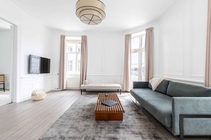 Cozy 2br Apartment W/balcony By Nyhavn Canals - Copenhagen