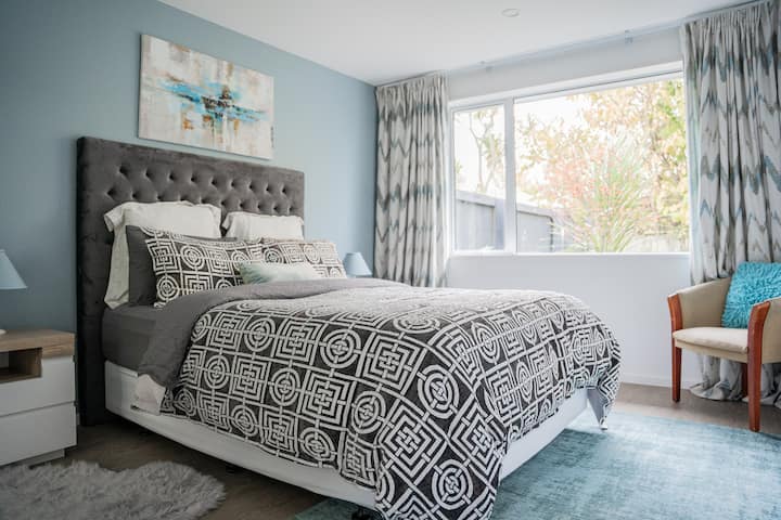 Restful Stay On Geraldine Street
*Suburban Beauty* - Christchurch
