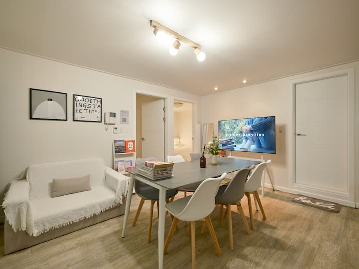 신촌역4분#무료짐보관#공항무료픽업(4박이상)#홍대10분#서울역20분#버스정거장1분 - Seoul