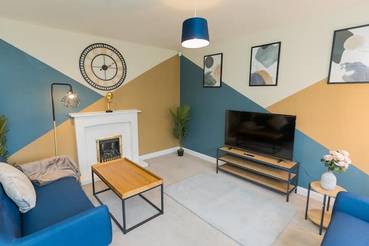 Perfect For Contractors + Families + Free Parking! - Stafford (UK)