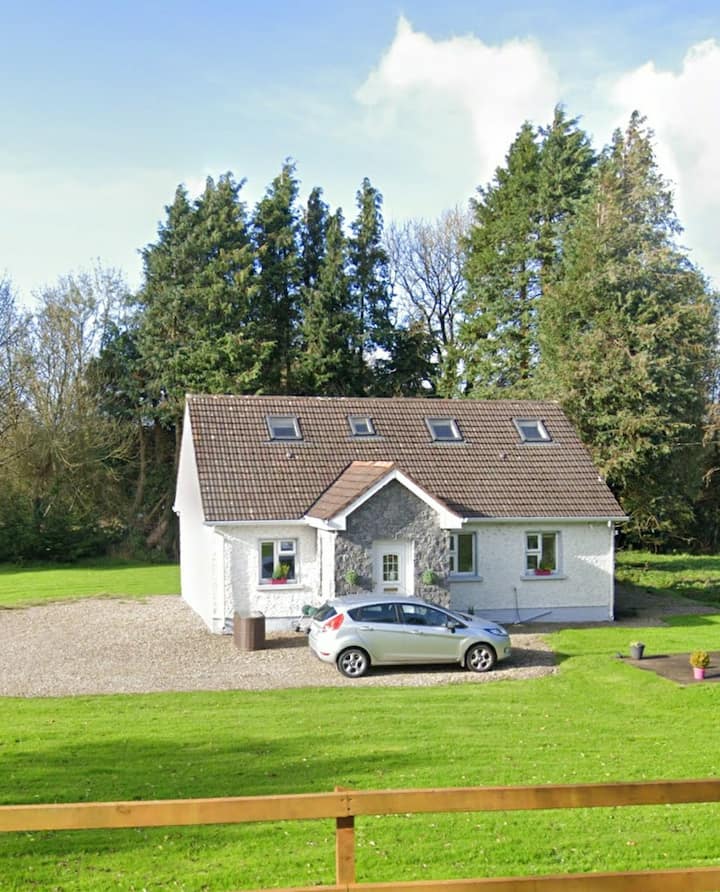 Ideally Located Country Cottage - Limerick City