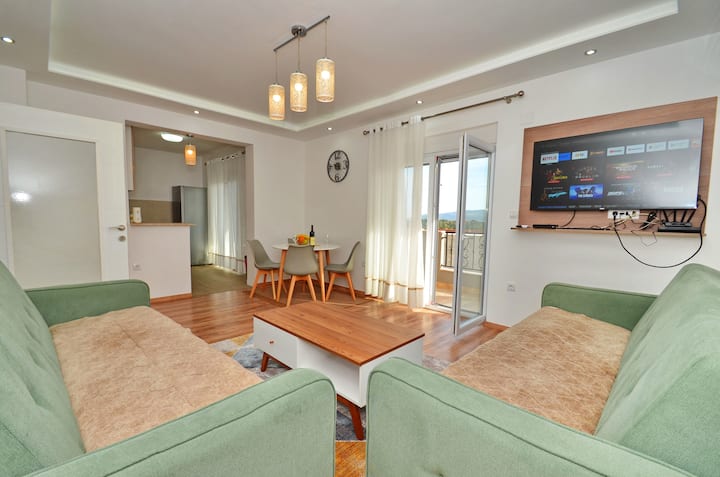 Stylish 90m2 2br Apartment W/ Private Terrace - Monténégro