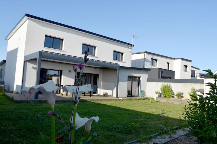 Villa Neuve: Luxe, Calme Et Nature - Ploudalmézeau