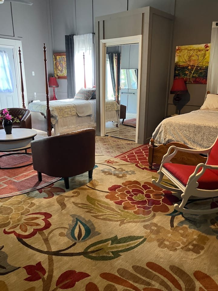 Private Spacious Studio Apt. - Wilmington Island, GA