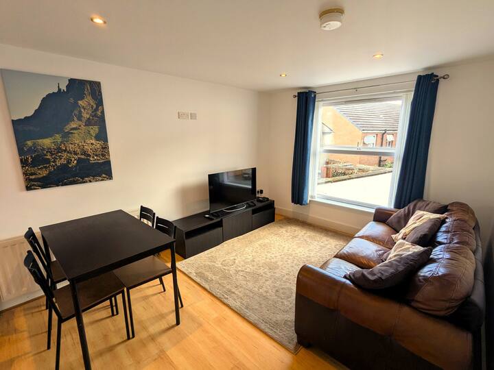 1 Bed Apt Bt4. Secure Parking. Long Stay Discount. - Belfast