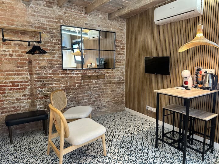 Charming Apartment Patio & Pool - L'Hospitalet de Llobregat