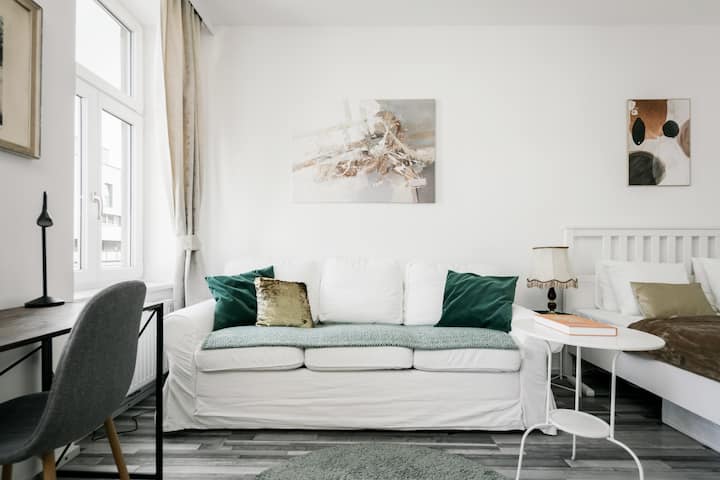 By Metro, Centr Station & Shopping Street. 1month+ - Vienna