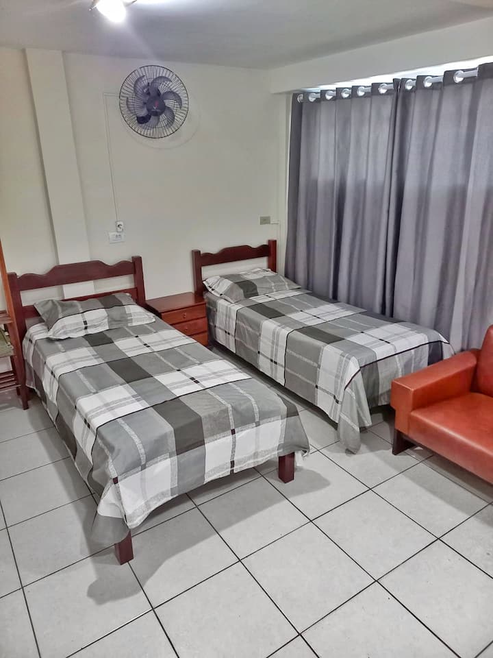 Kitnet Simples Na Região Central | Com Garagem - Londrina