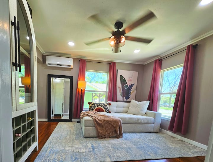 Unt/denton With Huge Yard; Long Stays And Pets Ok - Denton, TX