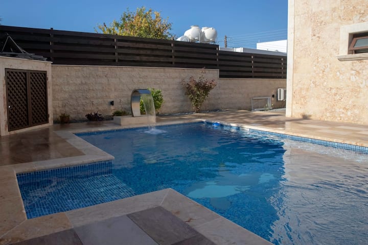 Private 5br Villa/sunset Roof&bbq Zone/near Beach - Paphos