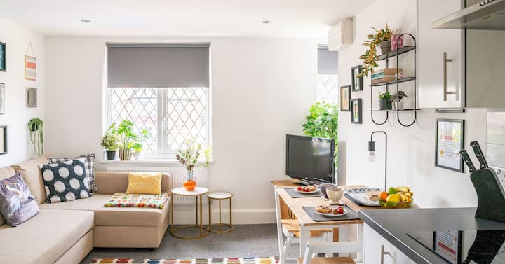 #09 Stylish 2 Bed Apart Sleep 5 Fast Wi-fi Bhx Nec - Solihull