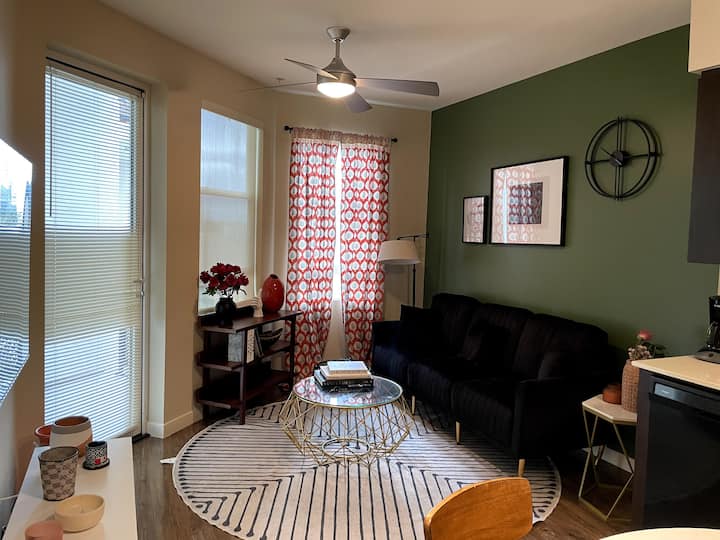 Cozy And Stylish Unit - Beverly Hills, CA