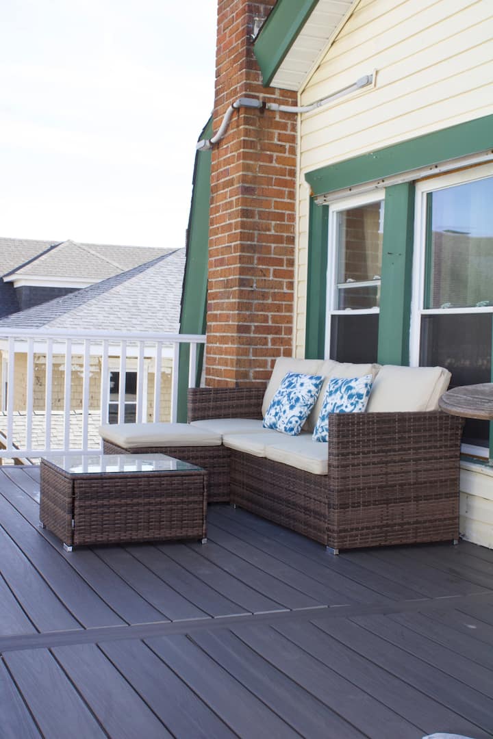 Modern Apt W/ Large Balcony, 1 Block From Beach - Ventnor City, NJ