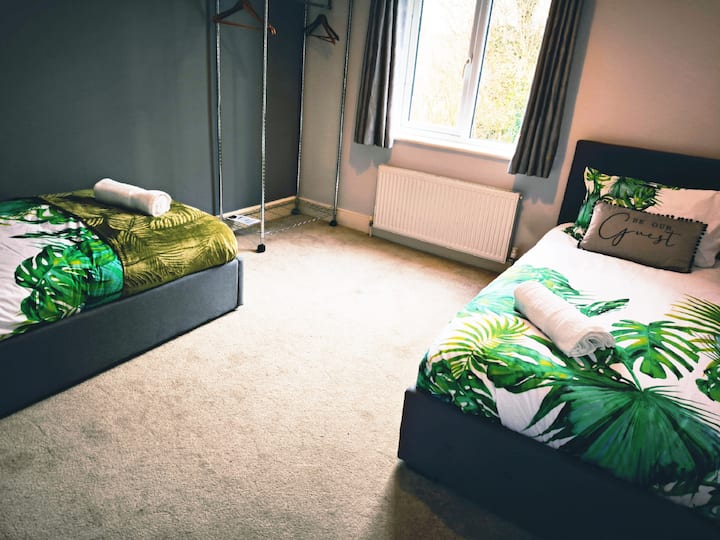 Modern 3bdr Stay | 7 Guests | Free Wi-fi & Parking - Southend-on-Sea