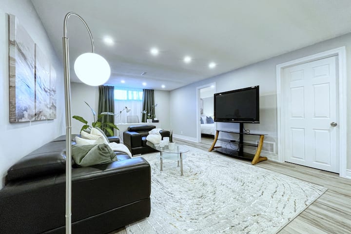 1 Bedroom Luxury Private Apartment - Markham