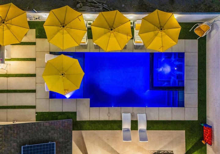 Pickleball Ct, Pool, Spa Game Room And Fire-pit - California