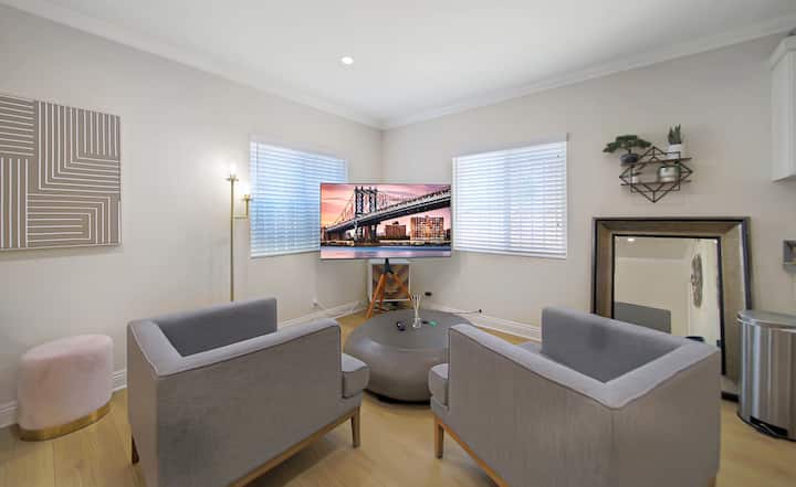 Spacious 3br / 2ba Retreat In The Heart Of Ktown - 할리우드