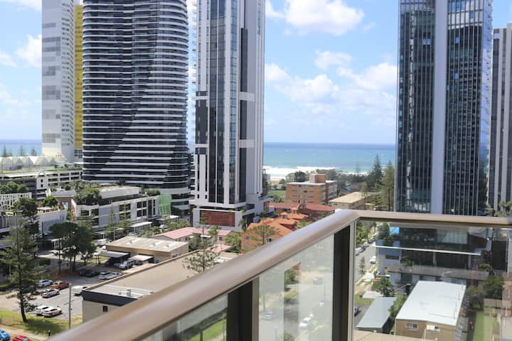 Modern Apartment With Ocean And Hinterland Views - Broadbeach