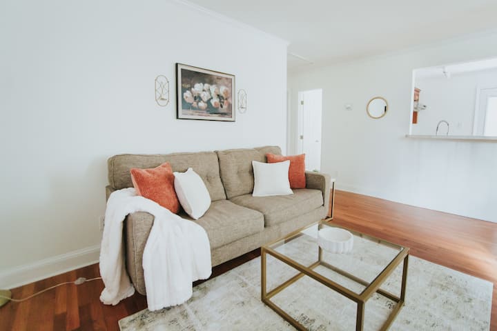 2 Miles To Downtown, Cozy Green Cottage 2 Br 1 Ba - Raleigh, NC