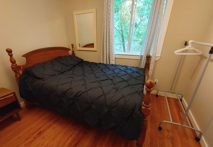 Private Full Size Bed Galley Room - Saint Albert