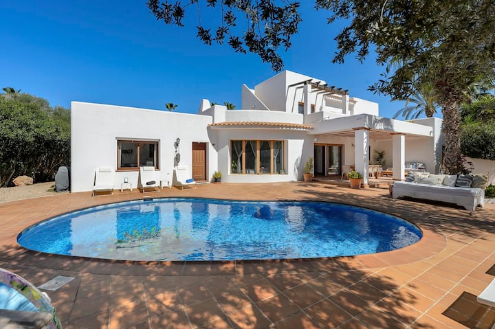 Villa Mika Ibiza: Live The Ibiza Experience - Ibiza