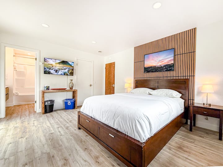 Seaside Sunset Hideaway - Big Sur, CA