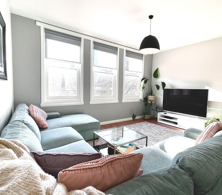 Spacious Apartment, City Location & Parking - Launceston