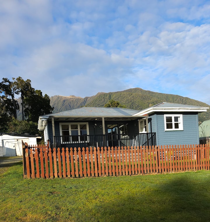 Cozy & Modern 2 Bedroom Glacier House - Fox Glacier