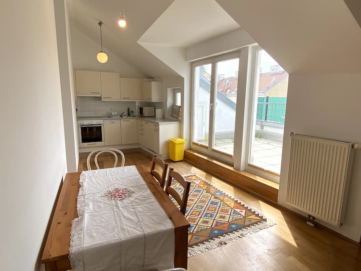 Spacious Penthouse Near Subway & Central Station - Wien