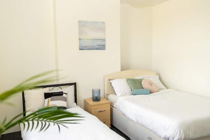 Modern Entire 1bedflat Rotherham - Sheffield