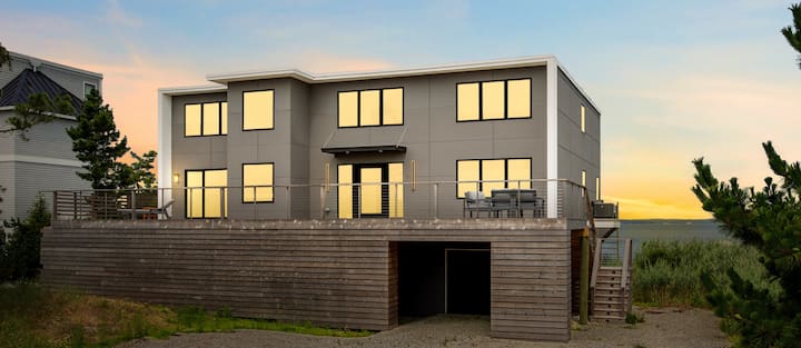 Bayfront Bliss Dune Road 6br With Floating Dock - Westhampton, NY