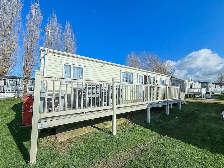 Caravan With Decking At Manor Park Ref 23091t - Old Hunstanton