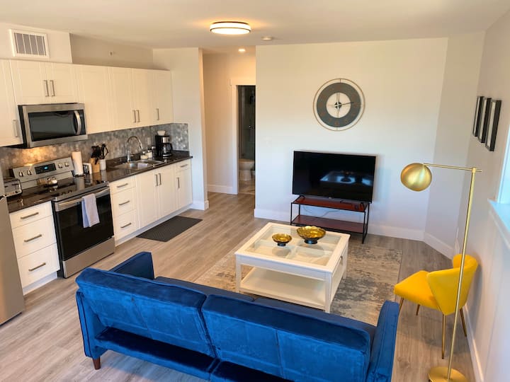 Modern | Central | Spectacular View - Kamloops