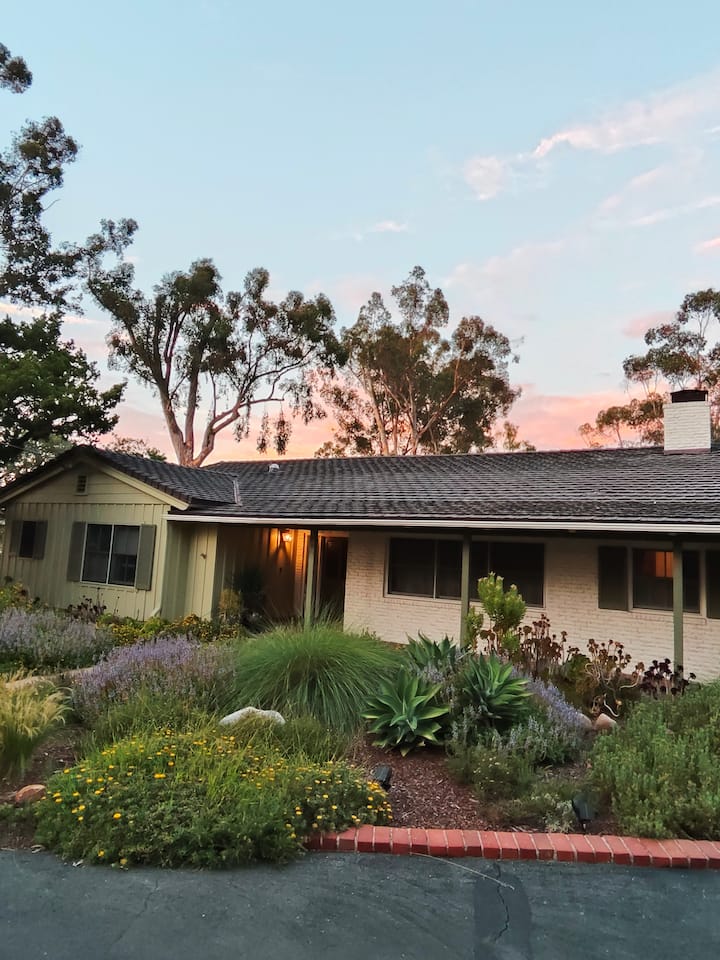 Rambling Ranch W/ Pool &Vball Ct - La Mesa, CA