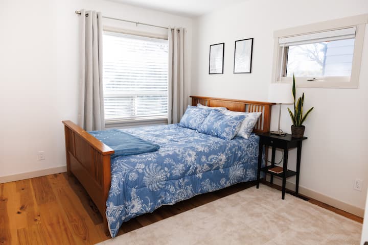 The Rowcliffe Retreat | Separate Entry Near Dt - Kelowna