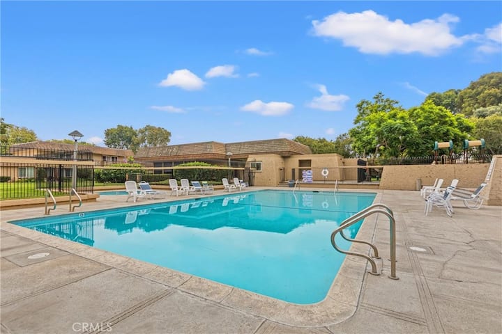 Corporate Housing, Next To Huntington Beach! - 芳泉谷