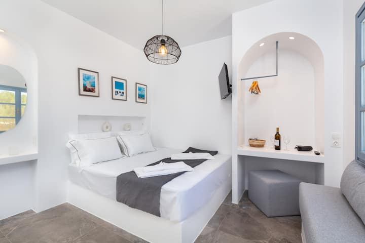 Aitheras Luxury Suite 2 - 파로스