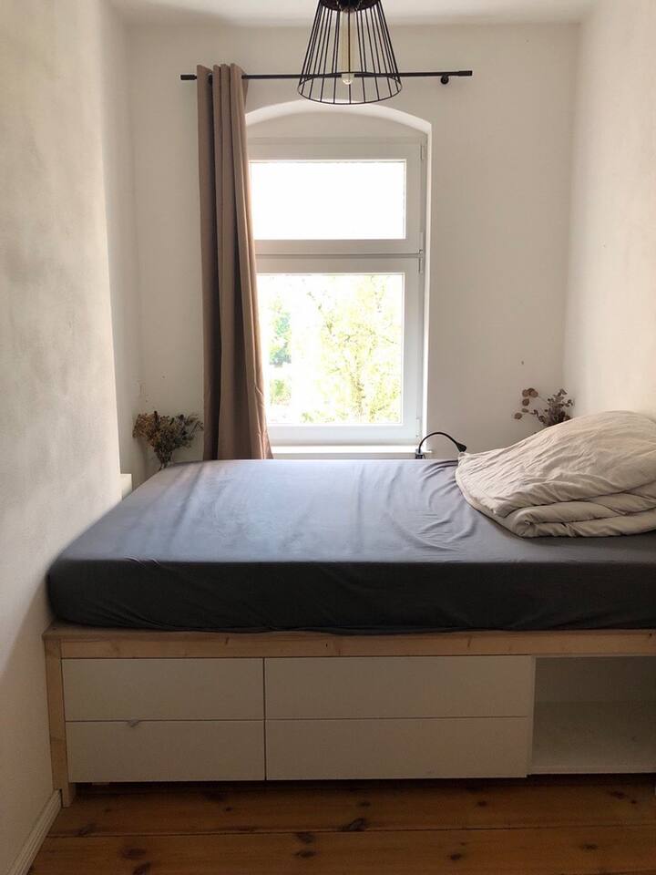 Bright Room In Trendy Neukölln - Berlín