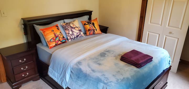 Private Room #2 With Queen Bed + 55" Smart Tv - Chesterfield, VA