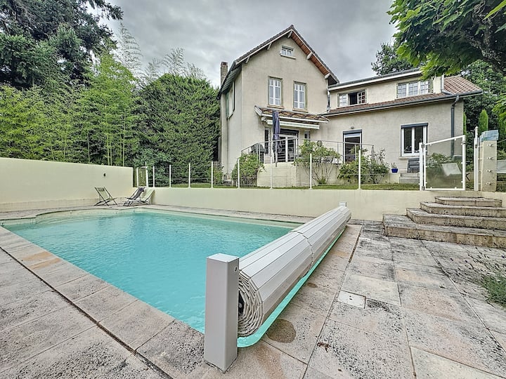 Grande Maison Familiale/conviviale Avec Piscine - France