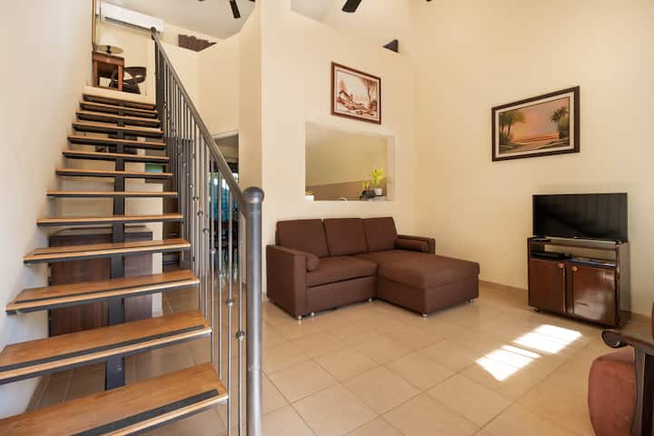 Las Palmas King Bed Loft: Pool & Beach - Playa Hermosa