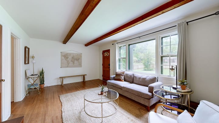 Charming Home With Fenced Yard - Nashville, TN