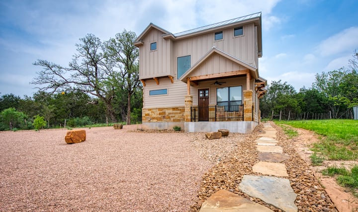 Edge Of Main 5- Vineyard Views! - Fredericksburg, TX