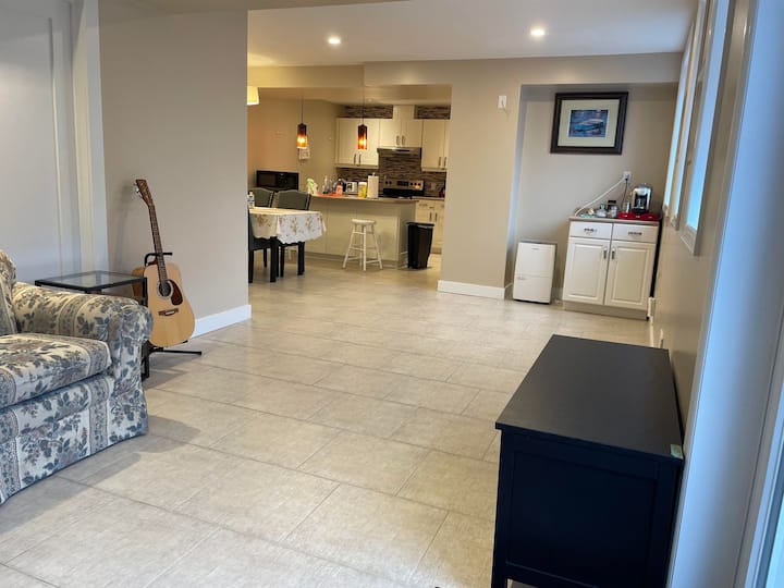 Cozy Ensuited W/carpet Room Near Wonderland - Vaughan