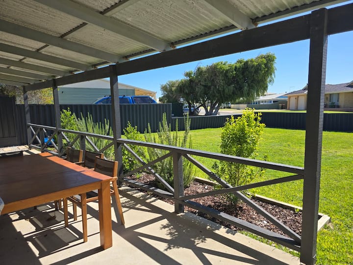 Escape To Sea Breeze - Lancelin