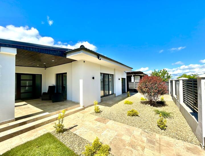 Suburban Retreat Close To City - Marienburg