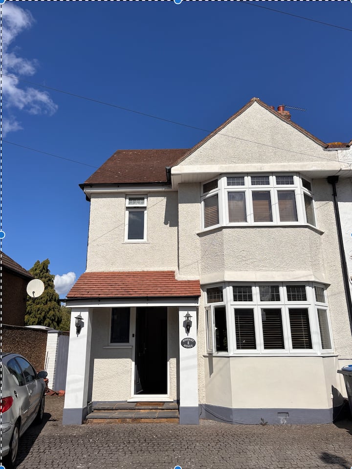 Wonderful Family Home - Surbiton