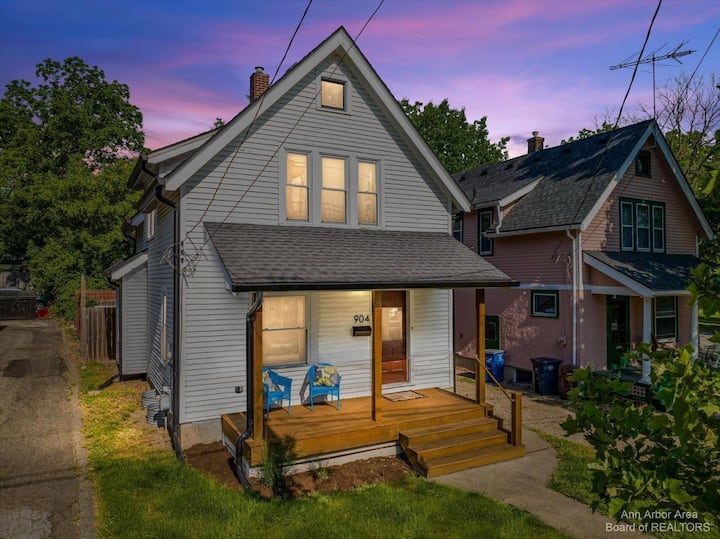 Modern Home Next To Uofm Stadium - Ann Arbor, MI